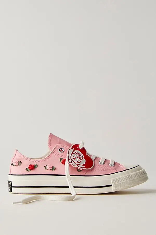 ラヴィさま Converse Chuck 70 Love Me Low-Top Sneakers In Jellyfish Jitter/Red